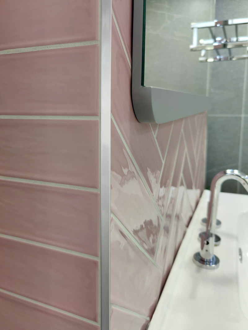 Línea integral para Baños ATRIM: Soluciones funcionales y es...